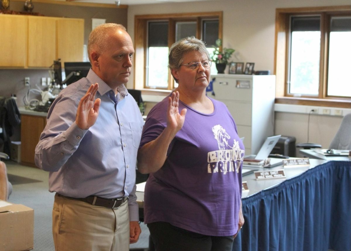 School Board Votes in New President - Belle Fourche Beacon